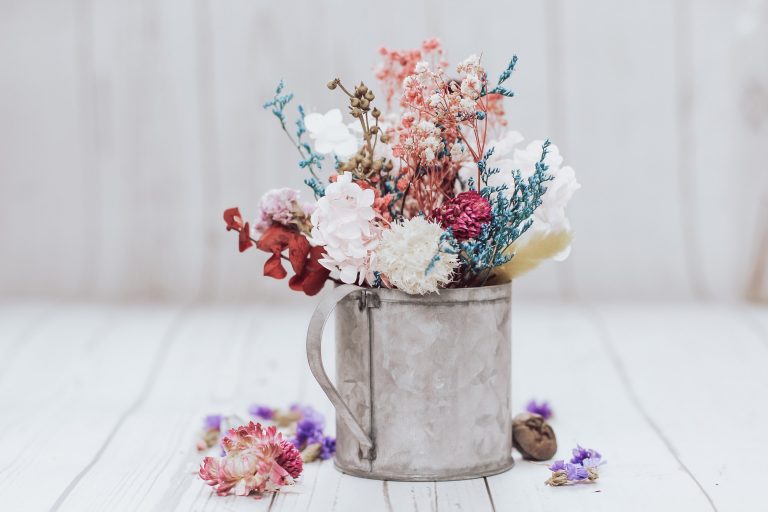 Home Decor : Flower Vase Arrangement | Interior Design by Bareo